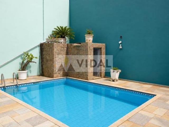 SOBRADO À VENDA COM 4 SUÍTES E PISCINA NO CONDOMÍNIO GRANJA OLGA