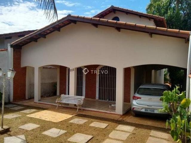 Sobrado à Venda com 4 quartos, 2 banheiro, +4 vagas e 300m² por R$ 650.000