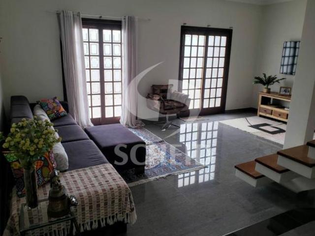 Sobrado á venda com 4 Quartos, 3 suítes e 3 vagas, 267 m²
