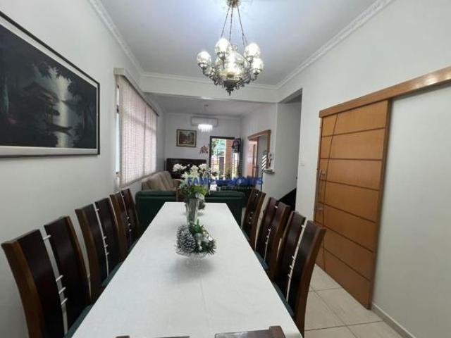 Sobrado a Venda com 4 Quartos Churrasqueira Quintal Gonzaga Santos SP