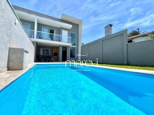 Sobrado a Venda com 4 Quartos e Piscina no Brejatuba Guaratuba/PR