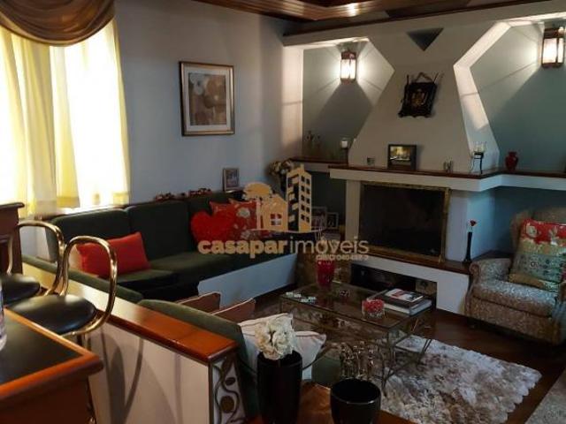 Sobrado à Venda com 4 Quartos e 208m², Espaço Gourmet e 11 Vagas