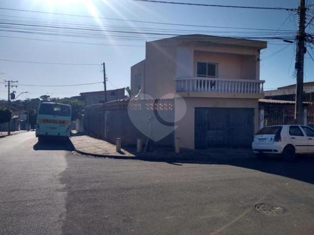 Sobrado à venda com 4 quartos em Cidade Aracy, São Carlos
