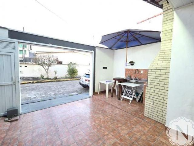 Sobrado à venda com 4 quartos no bairro Centro
