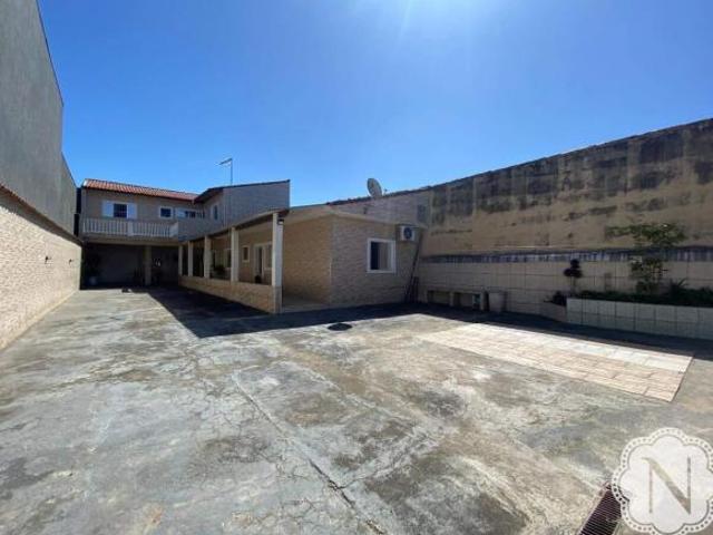 Sobrado à venda com 4 quartos no bairro Oásis