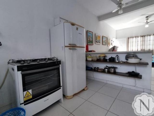 Sobrado à venda com 4 quartos no bairro Suarão