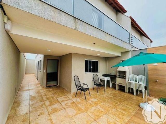 Sobrado à venda com 4 quartos no bairro Suarão