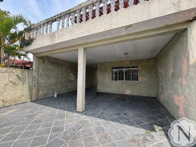 Sobrado à venda com 4 quartos no bairro Suarão