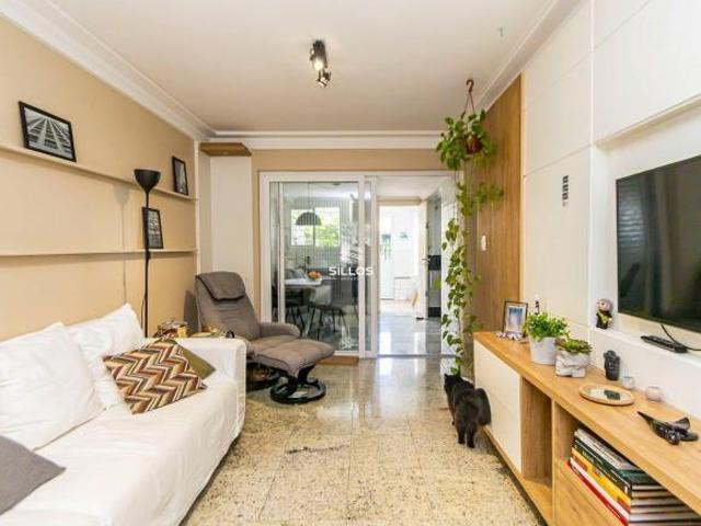 Sobrado à venda com 4 quartos no Cajuru em Curitiba