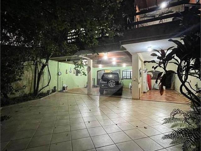 Sobrado à venda com 4 quartos, sendo 1 suíte, em Vila Suissa, Mogi das Cruzes