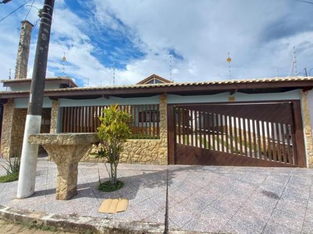 Sobrado a venda com 4dorm. com piscina lado praia em Peruíbe