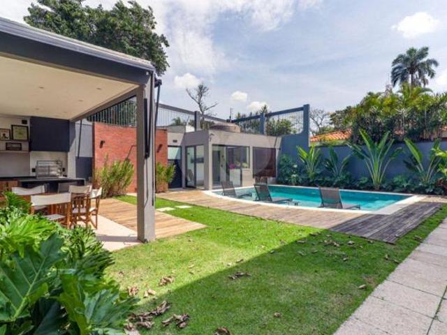 Sobrado à venda com 585 m² e 4 suítes à venda no Alto de Pinheiros