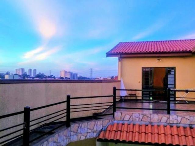 Sobrado à venda com 5 dormitórios e 280m² no Jardim Kuabara Taboão da Serra Aceita permuta