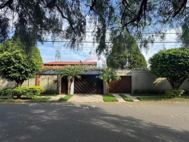 Sobrado à venda com 5 Quartos, sendo 1 Suíte, em Condomínio Fechado no Bairro Alto Taquaral em Campi