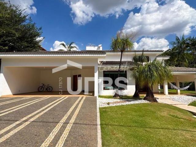 Sobrado à venda com 954m² de área privativa e 5 suítes no Jardins Florença