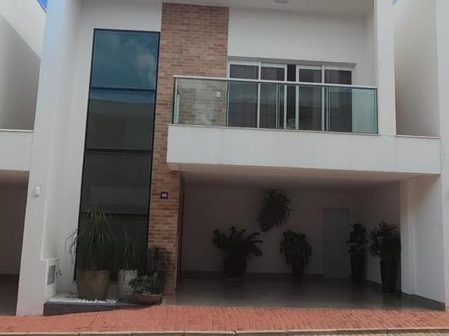 Sobrado à Venda Condomínio Gran Poeme Chácaras Alto da Glória, ao lado do Parque das Laranjeiras