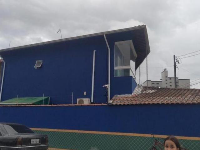 SOBRADO À VENDA – CONFORTO E ESPAÇO PARA SUA FAMÍLIA!