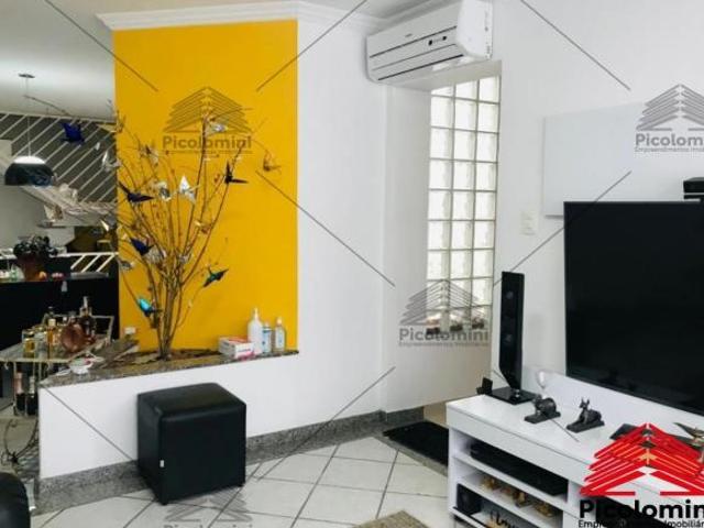 Sobrado à venda Cambuci. 3 quartos, 3 suítes, sala ampla, lavabo, 5 banheiros, 3 vagas de garagem, 1