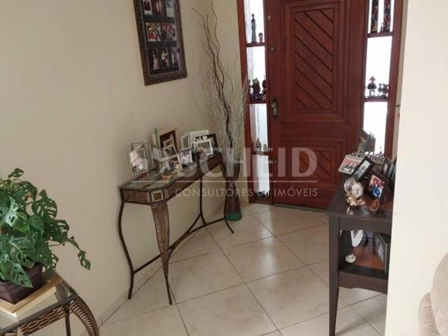 Sobrado A Venda Campo Grande de 240,00m² útil, com 3 quartos, suíte 4 vagas