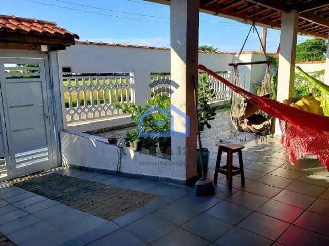 Sobrado à venda a 100 metros da praia no Massaguaçu em Caraguatatuba, SP com piscina e 3 dormitórios