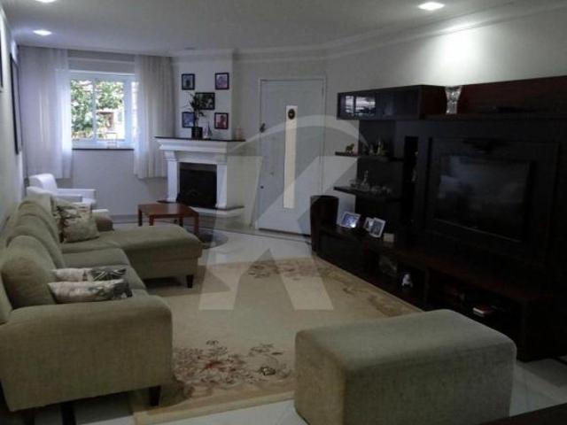 Sobrado à venda Água Fria 238 m², 4 dormitórios, 3 suítes, 2 salas, 6 Vagas