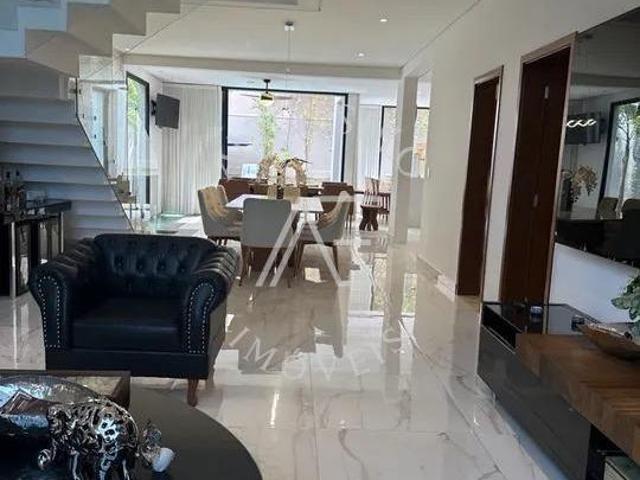 Sobrado à venda, Alphaville 4 Suítes sendo 1 Piso Inferior