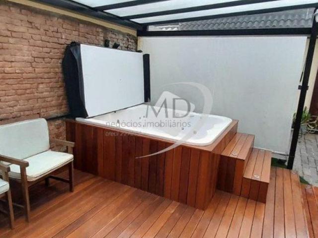 Sobrado à venda, área terreno 215m², área construída 191.25m², 4 dormitórios, 3 suítes, 5 vagas de g