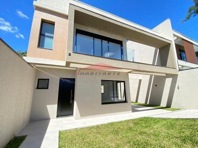 Sobrado à Venda Bairro Uberaba: 3 Suítes, Sala para dois ambentes, 4 Banheiros, 4 Vagas, 145,02 m²!