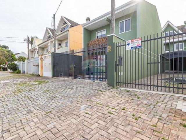 Sobrado à Venda, Bairro Uberaba 4 Quartos. Curitiba. Parana