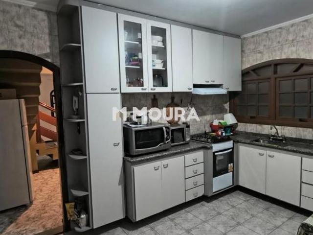 Sobrado à Venda de 3 dormitórios Jardim Emília