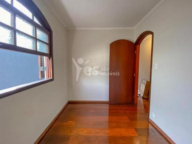 Sobrado à venda de 3 dormitórios, planejados no Jardim Itapoan. REF: 14053