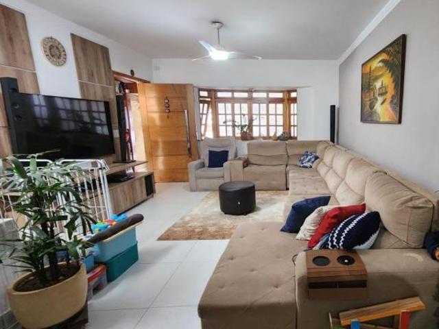 Sobrado a Venda de 3 suítes e 2 vagas de garagem no bairro Vila Constança