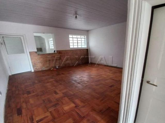 Sobrado à venda, de 120m² no Bom Retiro, 3 dormitórios, 2 banheiros e quintal