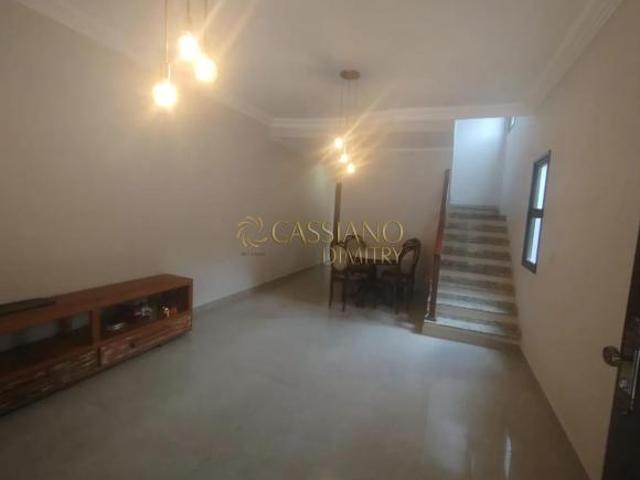 Sobrado à venda de 170m² | 03 dormitórios, sendo 01 suite e 02 vagas de garagem | Jardim das Indústr