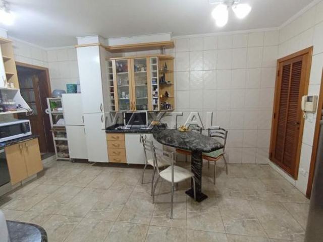 Sobrado à venda de 180m², com 5 dormitórios sendo 3 suítes e 5 vagas, em Santana