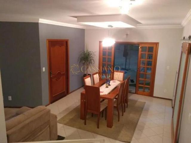 Sobrado à venda de 190m² | 03 dormitórios, sendo 01 suíte e 02 vagas de garagem | Condomínio Portal