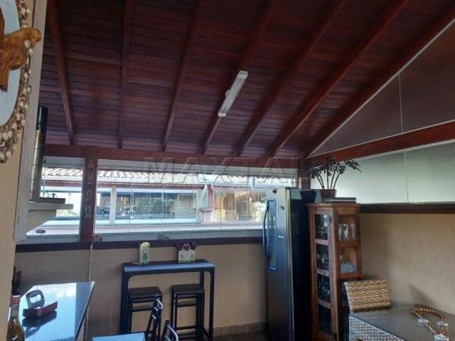 Sobrado à venda de 200m² com 3 dormitórios, 1 suíte e 4 vagas, na Vila Santos