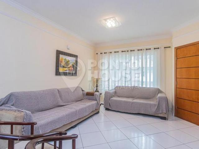 Sobrado à venda de 203m² em Mirandópolis, 04 dormitórios, 02 suítes e 03 vagas