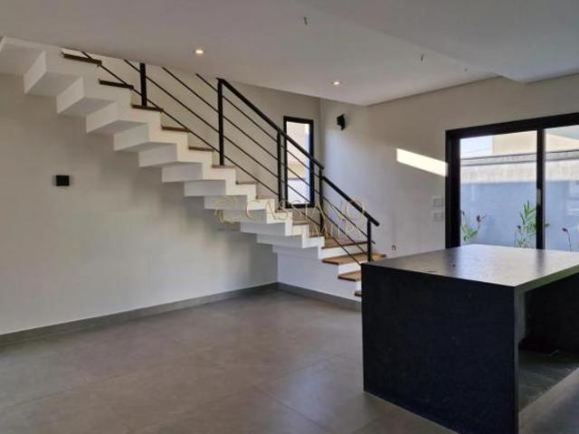 Sobrado à venda de 211,75m² | 04 dormitórios, sendo 03 suítes e 04 vagas de garagem | Condominío Res