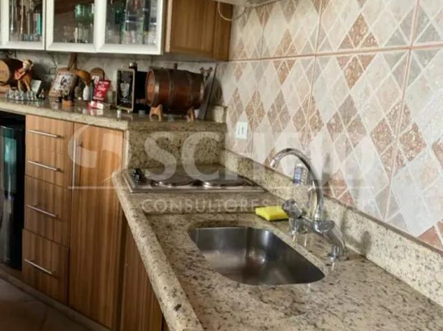 Sobrado a venda de 220,00m² útil, com 3 quartos, no Campo Grande
