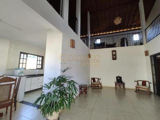 Sobrado à venda de 237m² | 05 dormitórios, sendo 02 suítes e 06 vagas de garagem | Jardim Alvorada