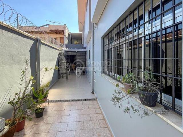 Sobrado à venda de 230 m² com 4 dormitórios, 4 banheiros,3 vagas em Mirandópolis
