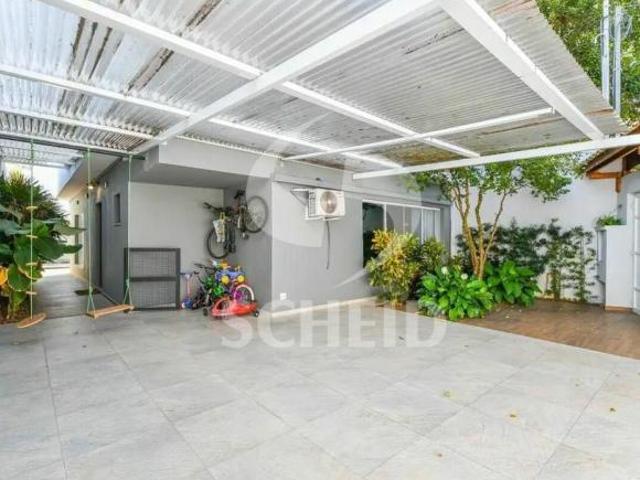 Sobrado a venda de 240,00m² útil, com 4 quartos e 3 vagas na Granja Julieta