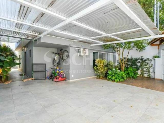 Sobrado a venda de 240,00m² útil, com 4 quartos e 3 vagas na Granja Julieta
