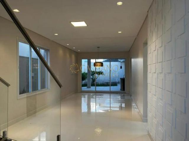 Sobrado à venda de 258m² | 04 dormitórios, sendo 02 suítes e 02 vagas de garagem | Condomínio Florad