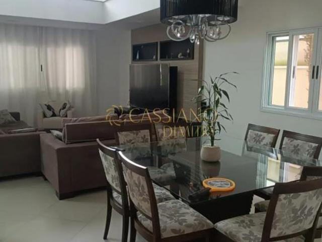 Sobrado à venda de 269 m² | 04 dormitórios sendo 02 suites, 05 banheiros | Condomínio San Marino J