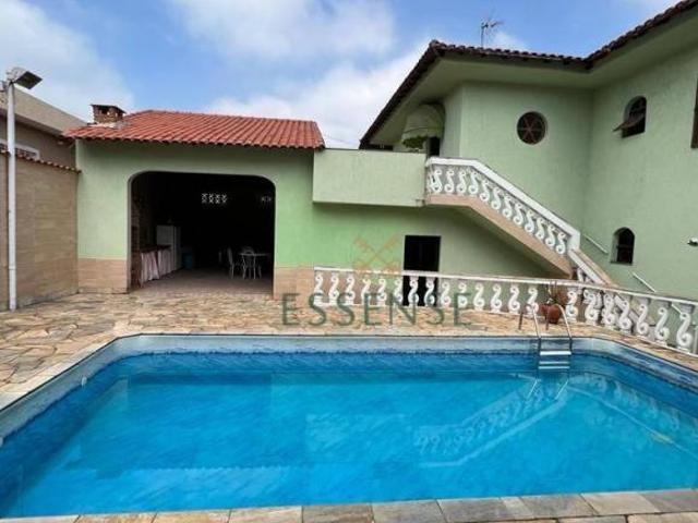 Sobrado à Venda de 275m² no Jardim Casa Branca em Suzano/SP: 03 dormitórios