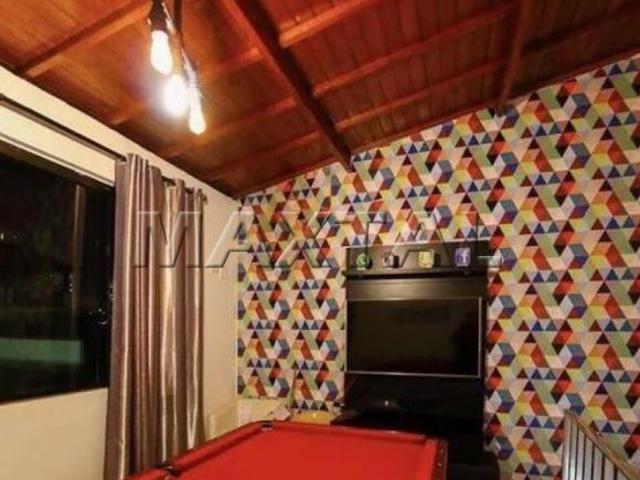 Sobrado à venda, de 280m², com 4 dormitórios, 6 banheiros e 3 vagas, na Vila Mazzei