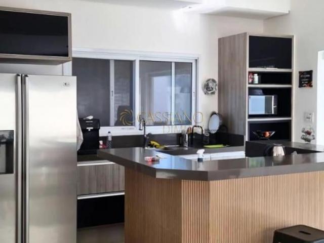 Sobrado à venda de 290m² | 03 dormitórios, sendo todos suítes e 03 vagas de garagem | Cond. Floradas