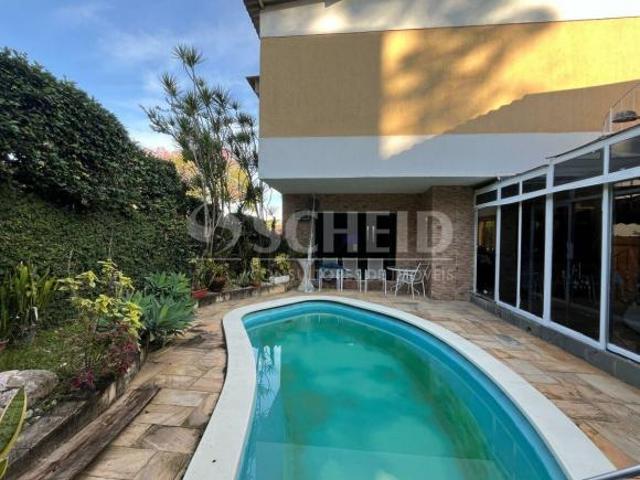 Sobrado a venda de 304,00m² útil, com 4 quartos no Jardim Umuarama